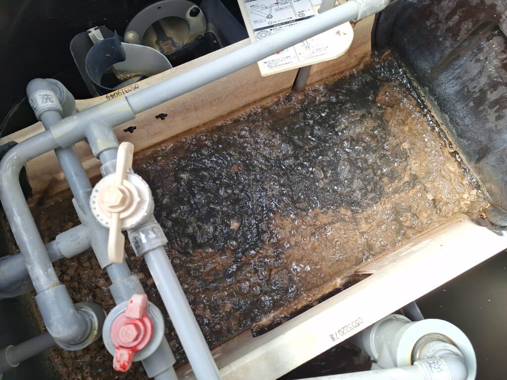 担体流出!?ハウステック 浄化槽 KGR2-5型 焦らず落ち着いて解決する方法を解説 | 初心者のための浄化槽管理士 実践ガイド | 浄化槽ワークス