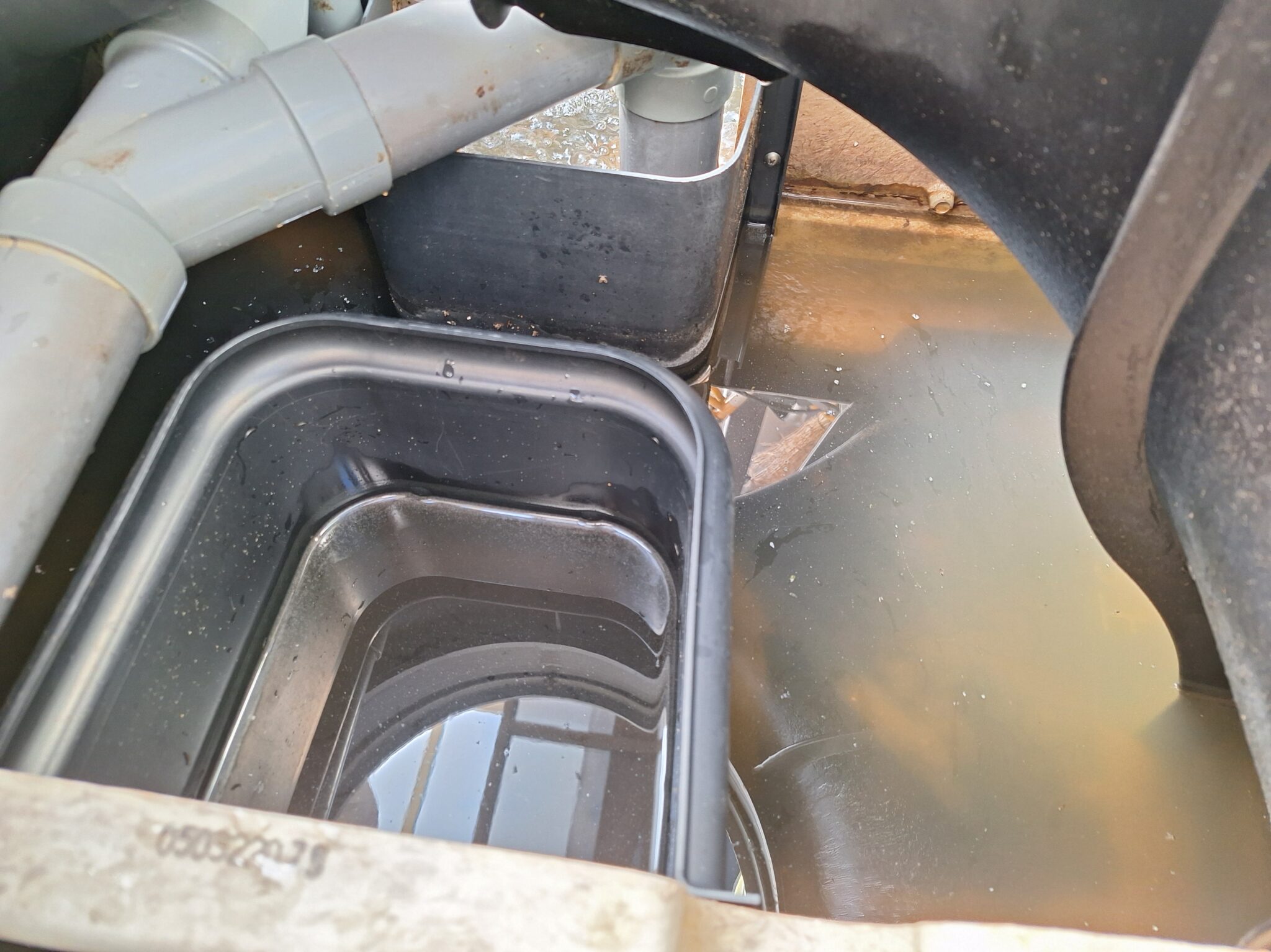 担体流出!?ハウステック 浄化槽 KGR2-5型 焦らず落ち着いて解決する方法を解説 | 初心者のための浄化槽管理士 実践ガイド | 浄化槽ワークス