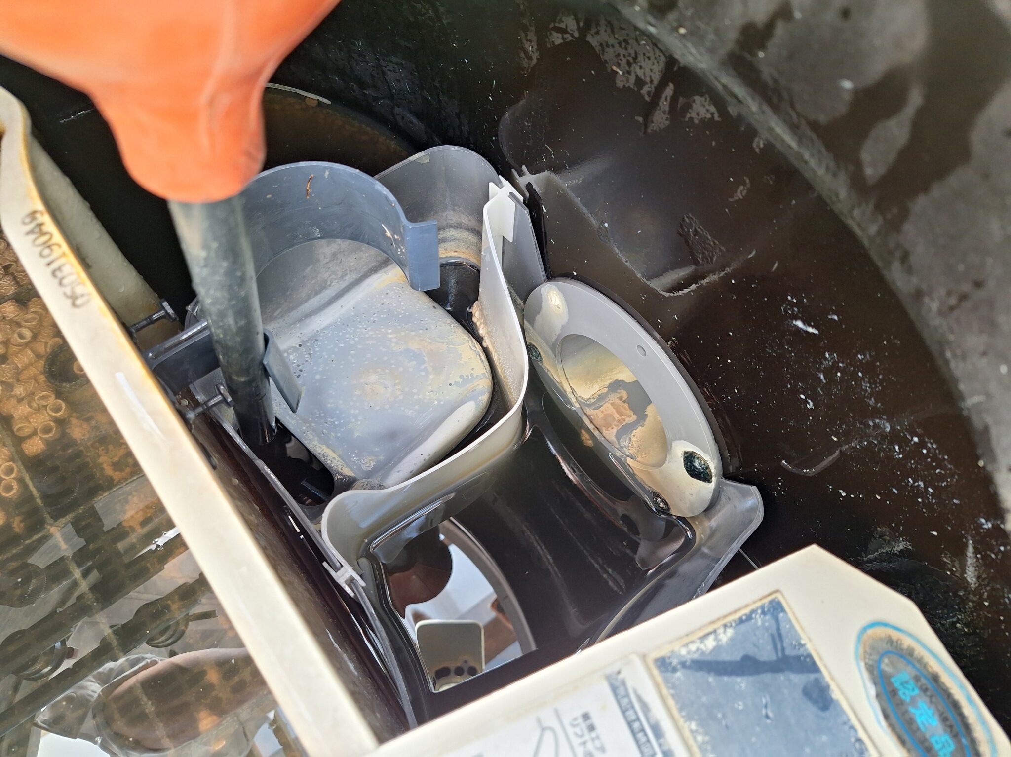 担体流出!?ハウステック 浄化槽 KGR2-5型 焦らず落ち着いて解決する方法を解説 | 初心者のための浄化槽管理士 実践ガイド | 浄化槽ワークス