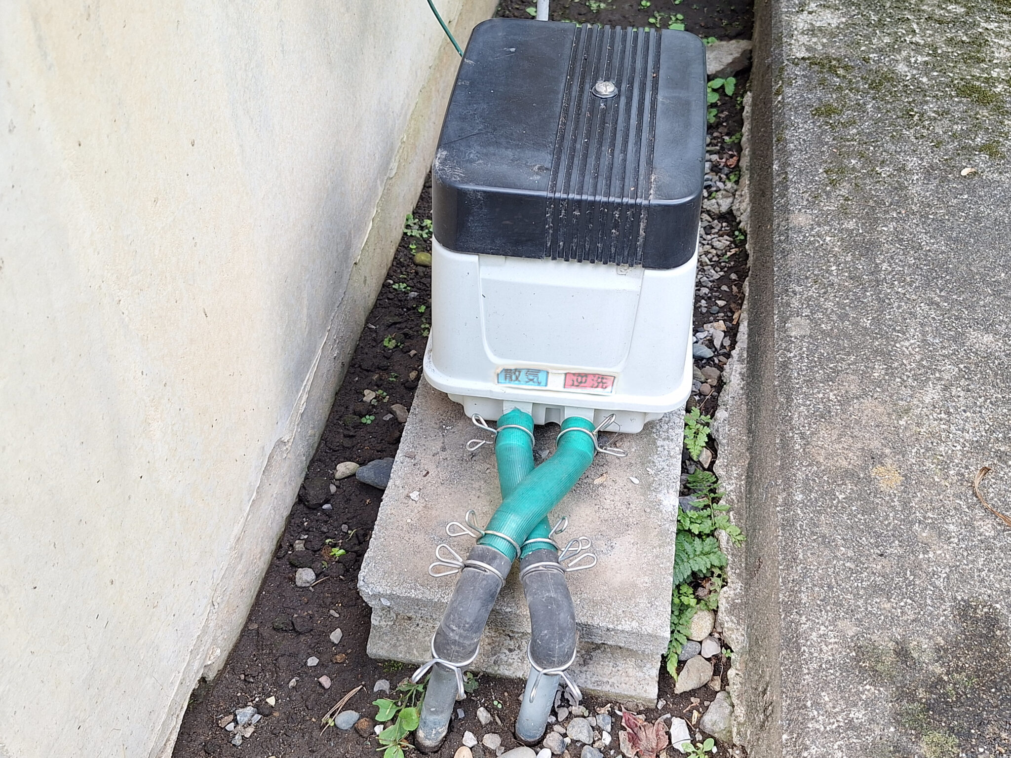 ハウステック KGR2-5型 浄化槽が満水状態に！対処方法と注意点を解説 | 初心者のための浄化槽管理士 実践ガイド | 浄化槽ワークス