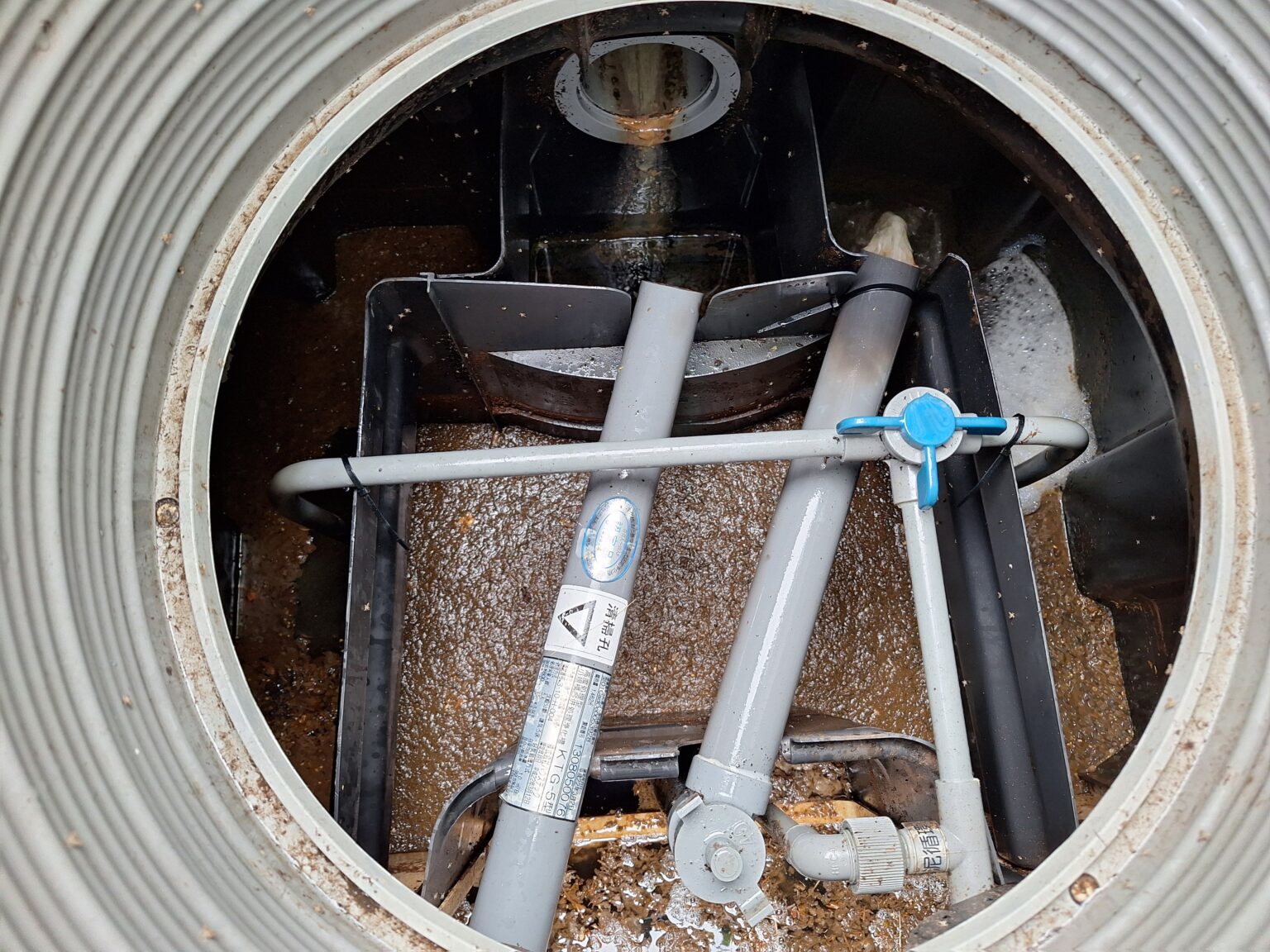 ハウステック KTG-5型 浄化槽の汚泥貯留部のばっ気が止まってる！対処方法を解説 | 初心者のための浄化槽管理士 実践ガイド | 浄化槽ワークス