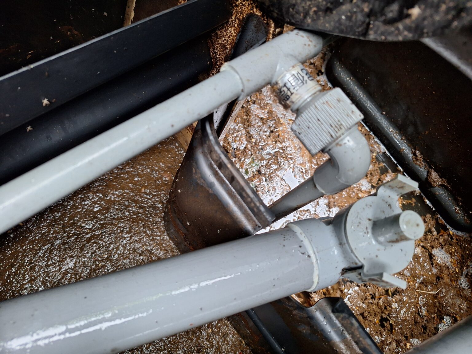 ハウステック KTG-5型 浄化槽の汚泥貯留部のばっ気が止まってる！対処方法を解説 | 初心者のための浄化槽管理士 実践ガイド | 浄化槽ワークス