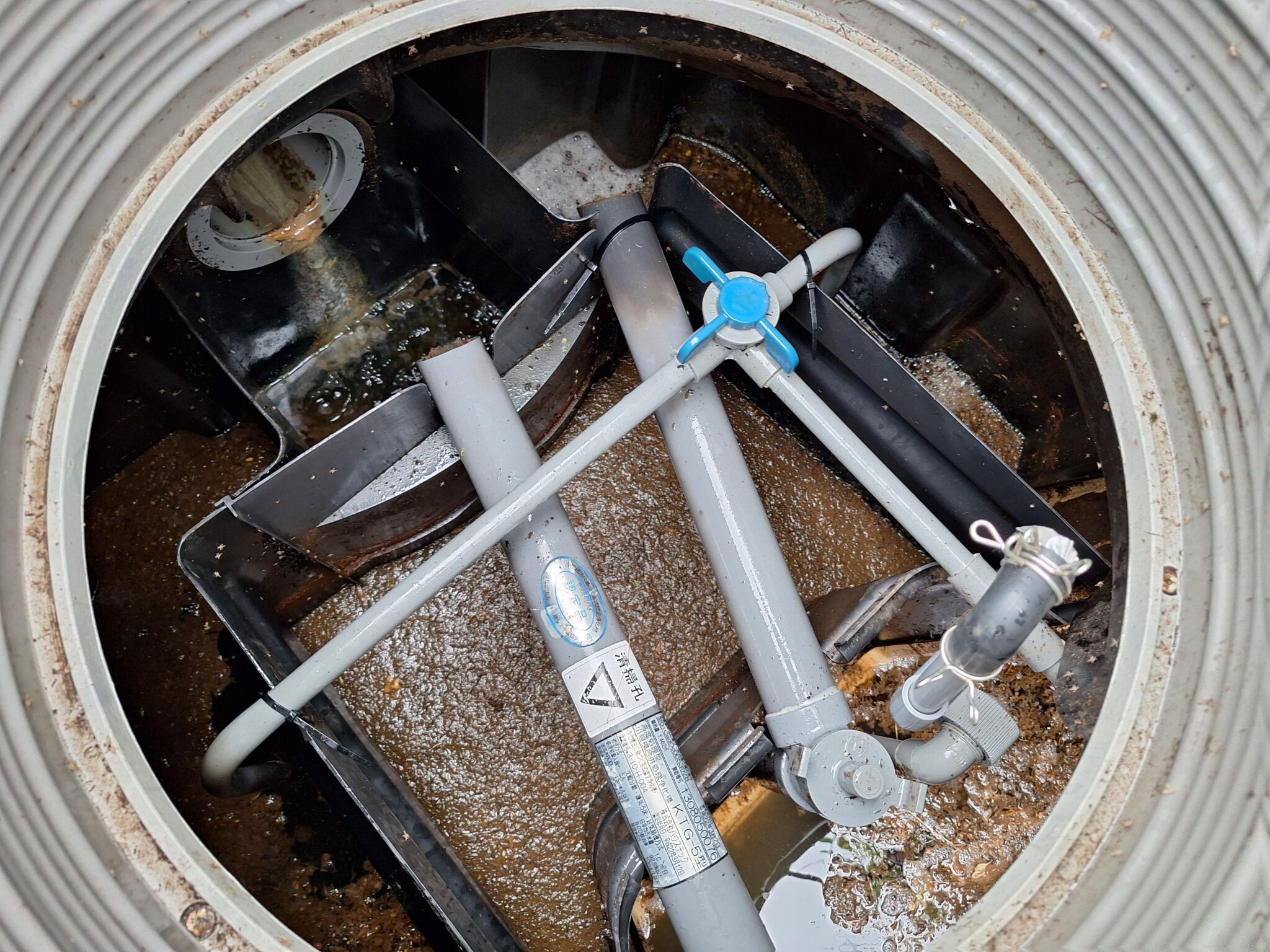 ハウステック KTG-5型 浄化槽の汚泥貯留部のばっ気が止まってる！対処方法を解説 | 初心者のための浄化槽管理士 実践ガイド | 浄化槽ワークス