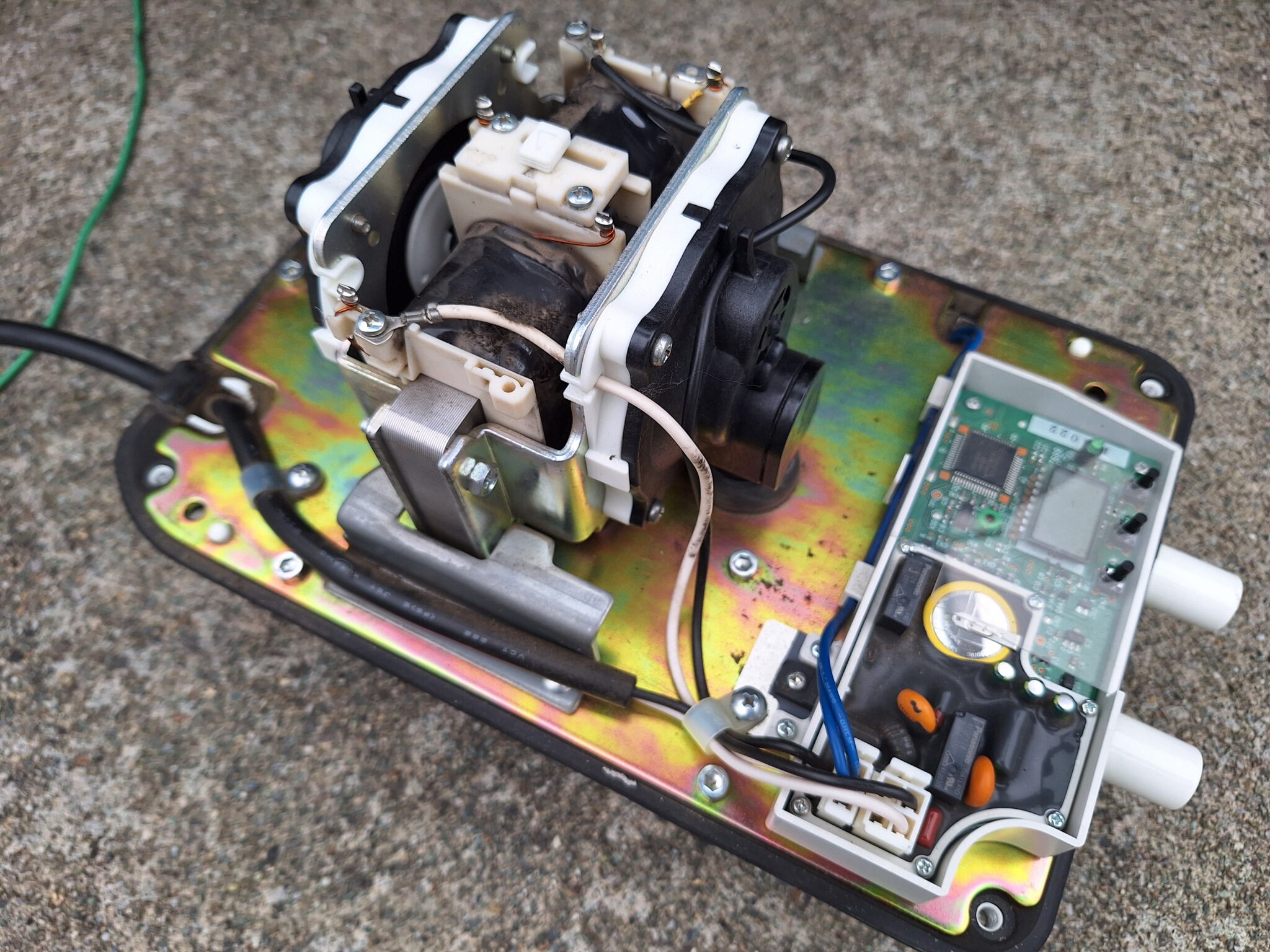 ハウステック KGR2-5型 浄化槽が満水状態に！対処方法と注意点を解説 | 初心者のための浄化槽管理士 実践ガイド | 浄化槽ワークス